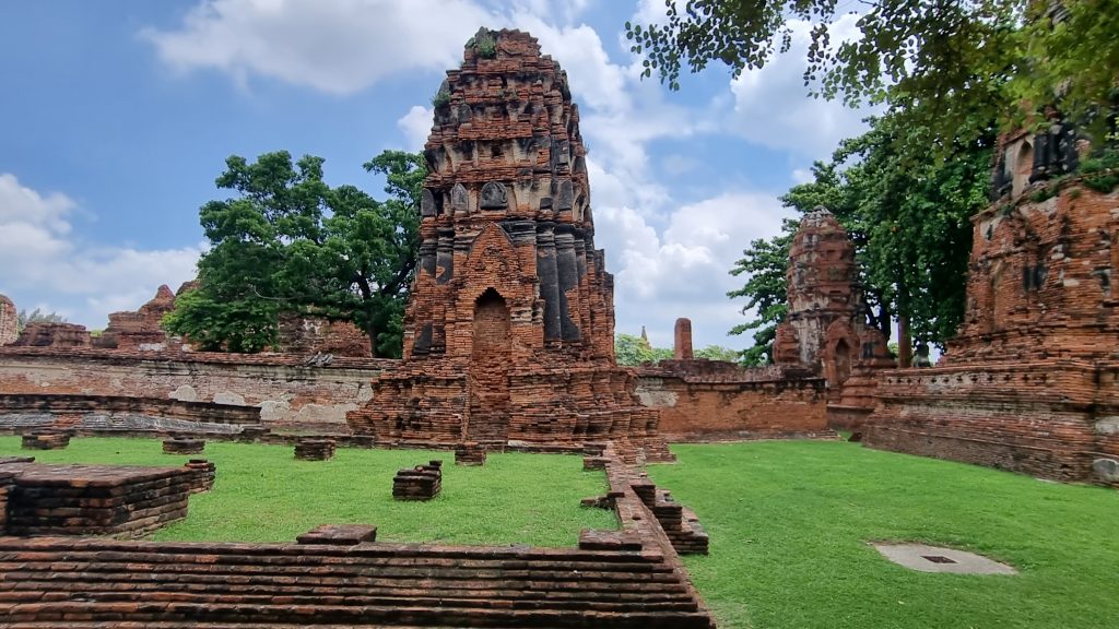 How to plan a day trip to Ayutthaya - Little Black Compass